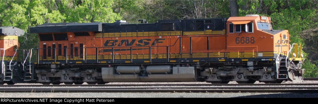 BNSF 6688